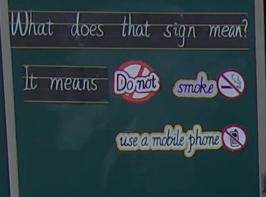What does that sign mean?第一课时
